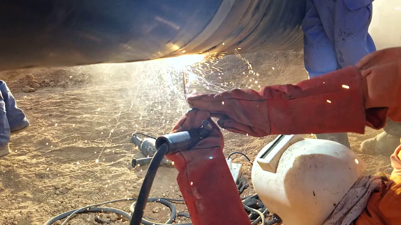 Oil pipeline welding - YouTube