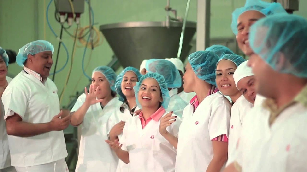 El personal de Induveca La Vega comparte su armonía - YouTube