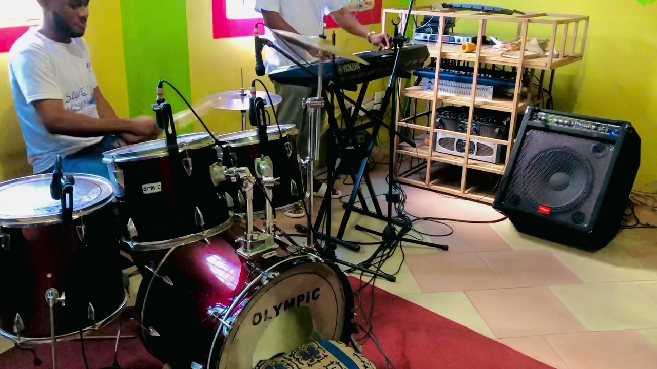 Samini my own mashup Live session by Majesty keys 🎹 prince 🥢AT🎸 - YouTube