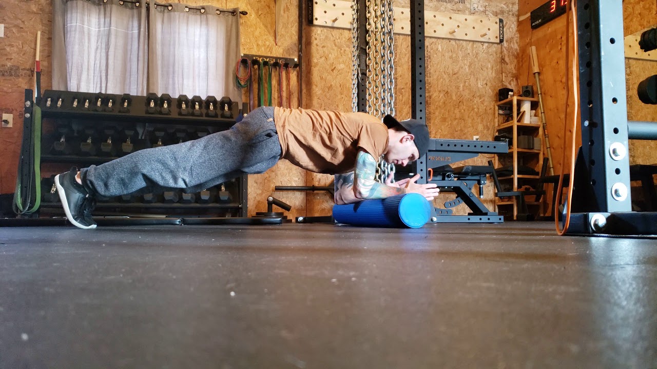 Foam roller plank with agitation - YouTube