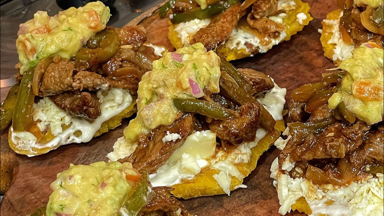 PATACONES con fajitas de carne, guacamole, suero y queso costeño - YouTube