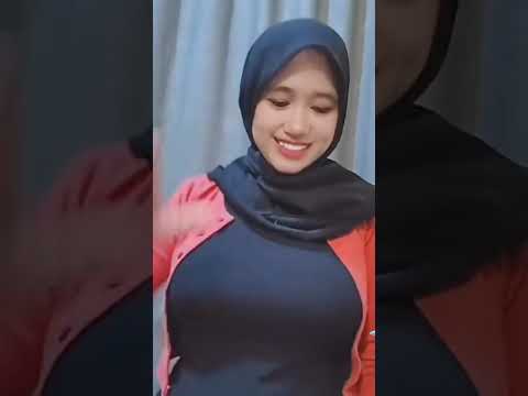 Bunda jilbab hitam live gabut goyang tipis tipis bikin