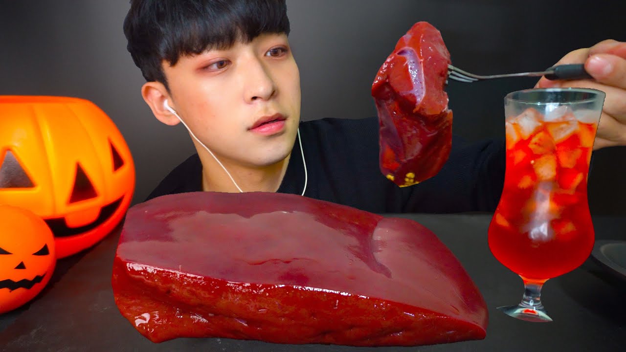 할로윈 🎃 생간 먹방 ASMR Halloween! Raw Liver Mukbang realsound - YouTube