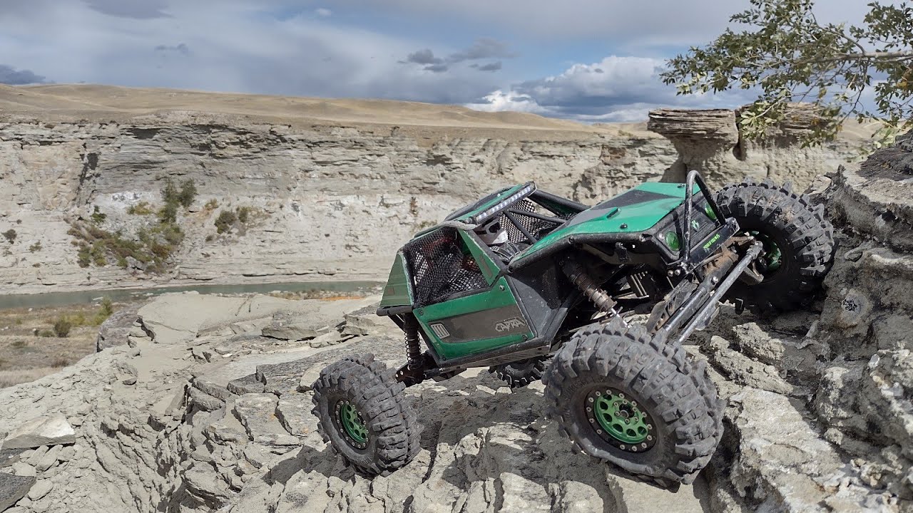 Rock City crawling with the Axial Capra!! - YouTube