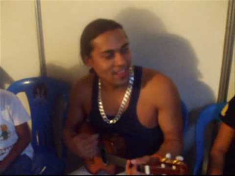 Ramon Costa - Tocando Cavaquinho e cantando SPC - Domingo - YouTube