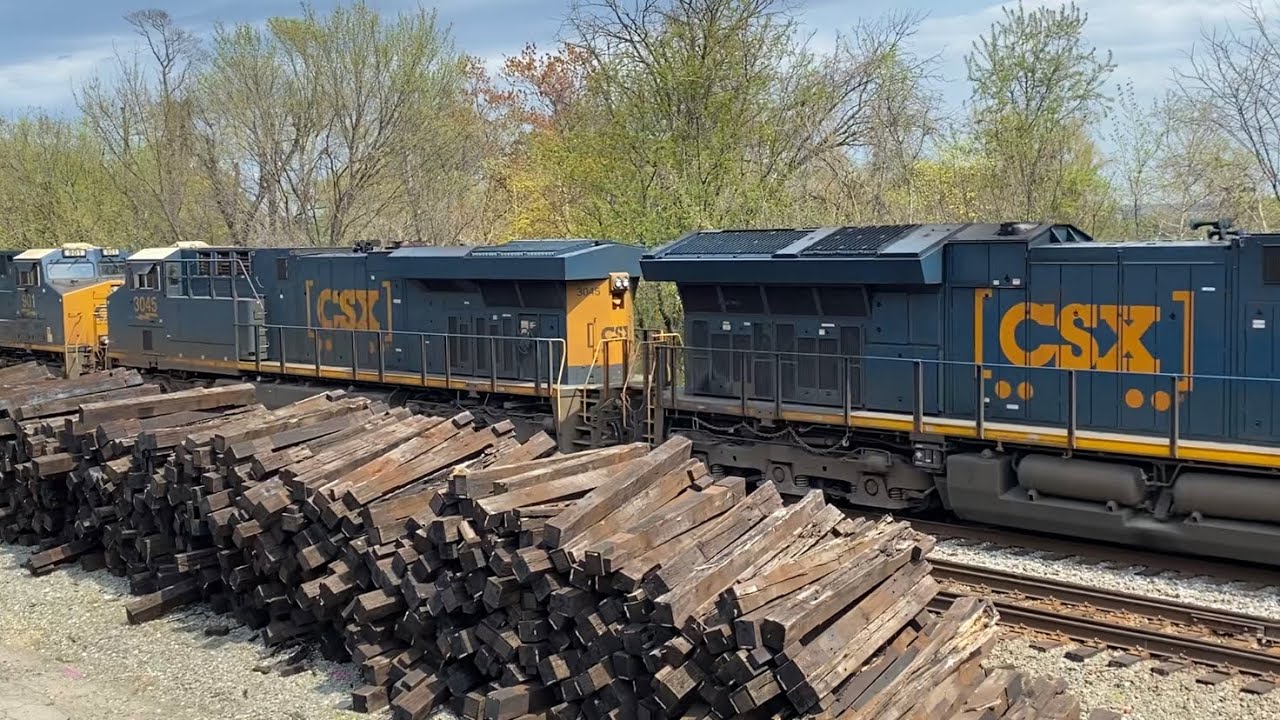 CSX empty coal train with five engines rolls through Arlington, Va on 04:06:23 - YouTube
