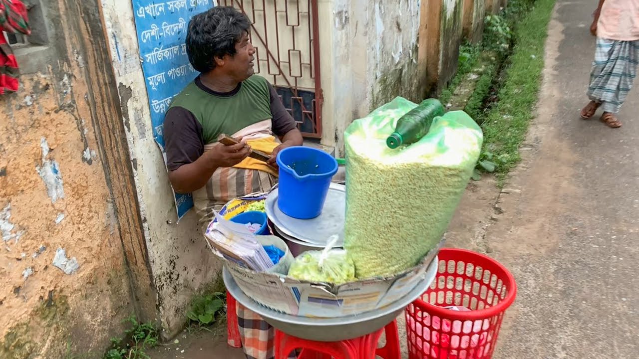 This Old Man Selling Tasty Masala Muri (Jhal Muri) | Famous Street Food ...