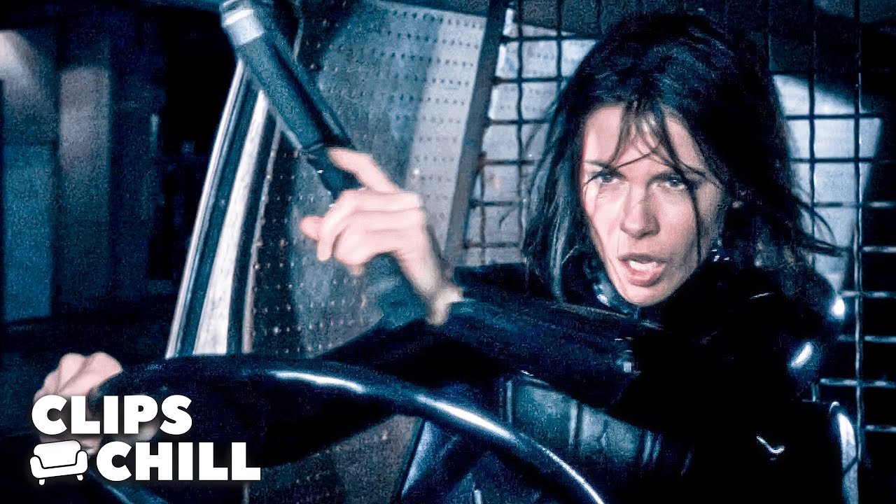 The Lycan Car Chase | Underworld: Awakening (Kate Beckinsale) - YouTube