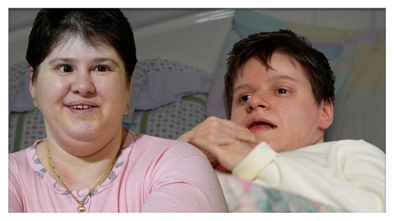 𝟐 𝐜𝐨𝐩𝐢𝐢 𝐜𝐮 𝐡𝐚𝐧𝐝𝐢𝐜𝐚𝐩 𝐬̗𝐢 𝐨 𝐦𝐚𝐦𝐚̆ 𝐬𝐢𝐧𝐠𝐮𝐫𝐚̆ 𝐝𝐞 𝟐𝟓 𝐚𝐧𝐢 - YouTube