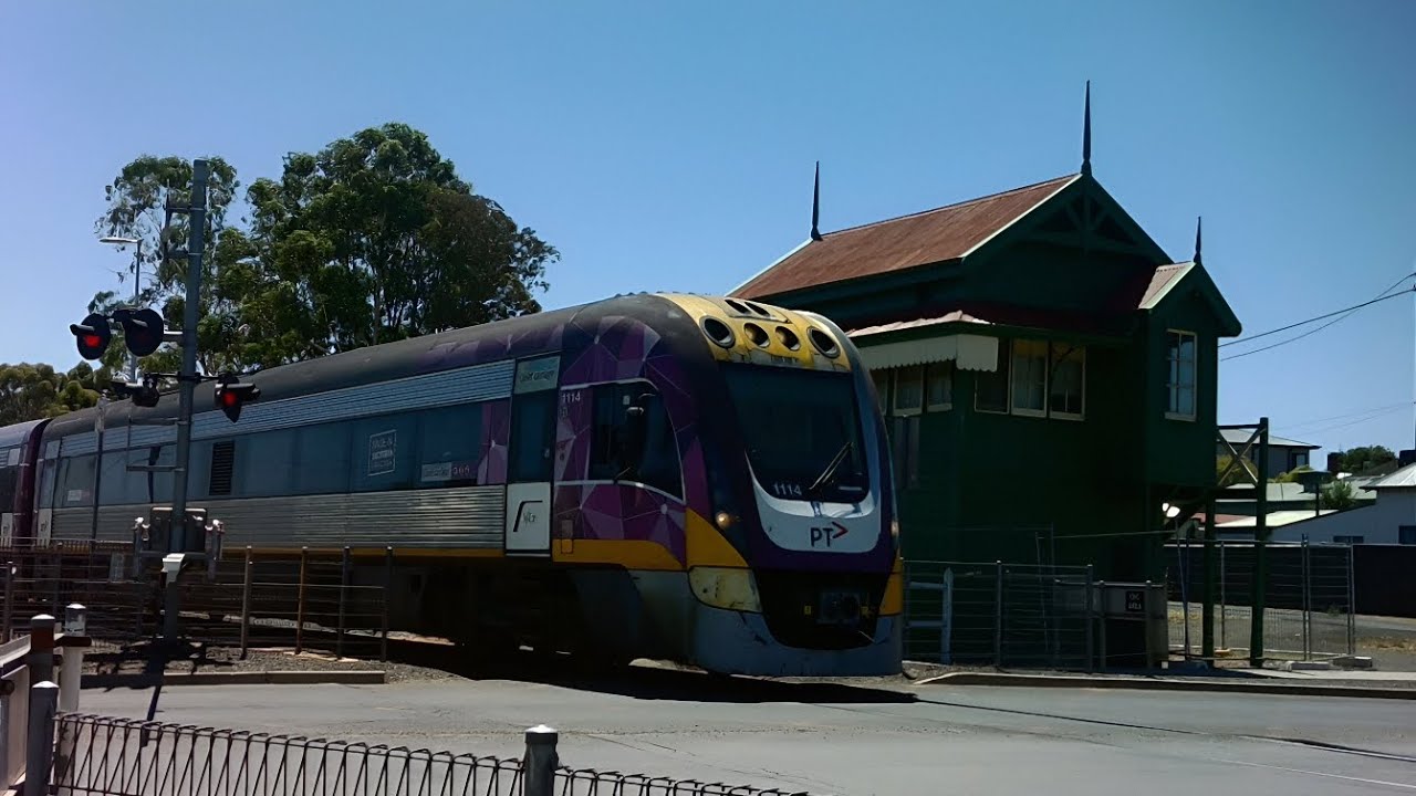 VLine VLocity train at Nolan Street Level Crossing, Bendigo. Cristian ...