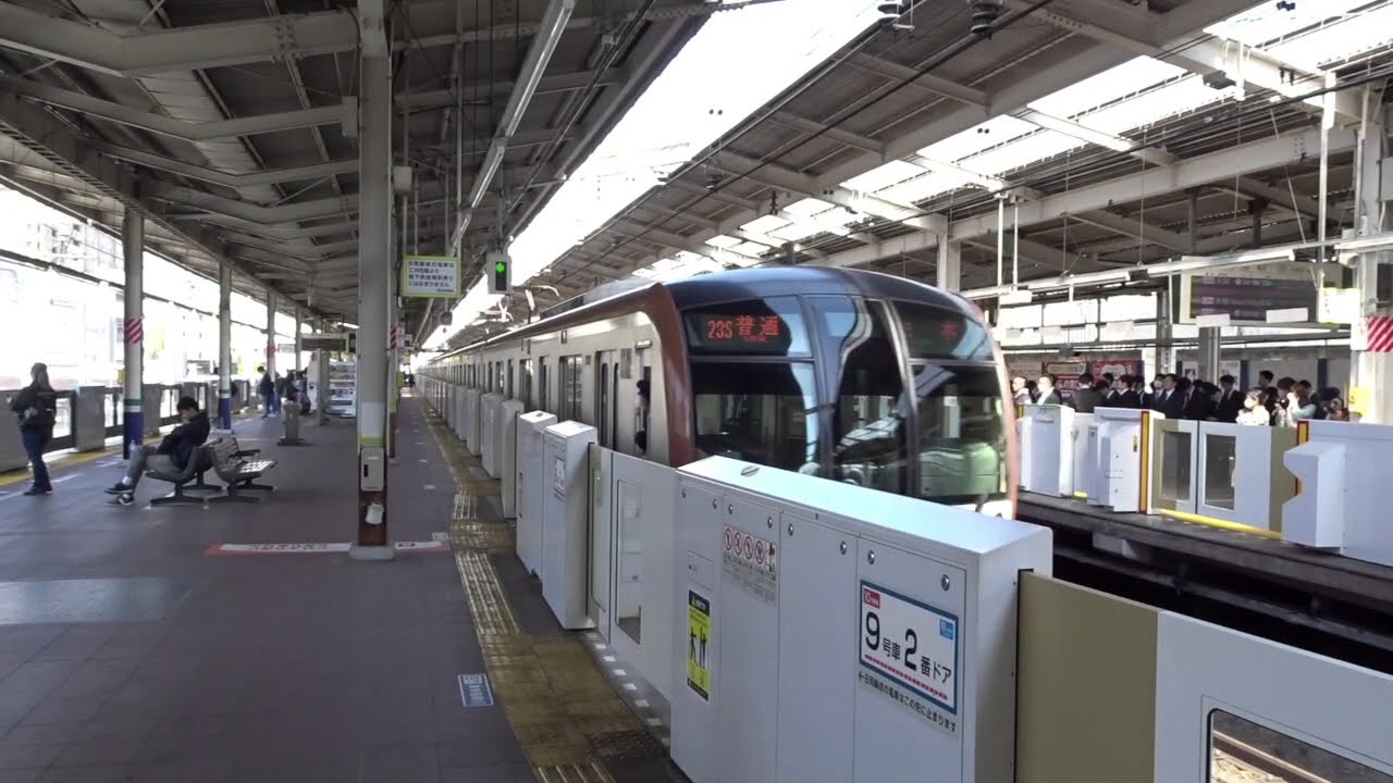 東京メトロ10000系10127F、西武6050系6151F - YouTube