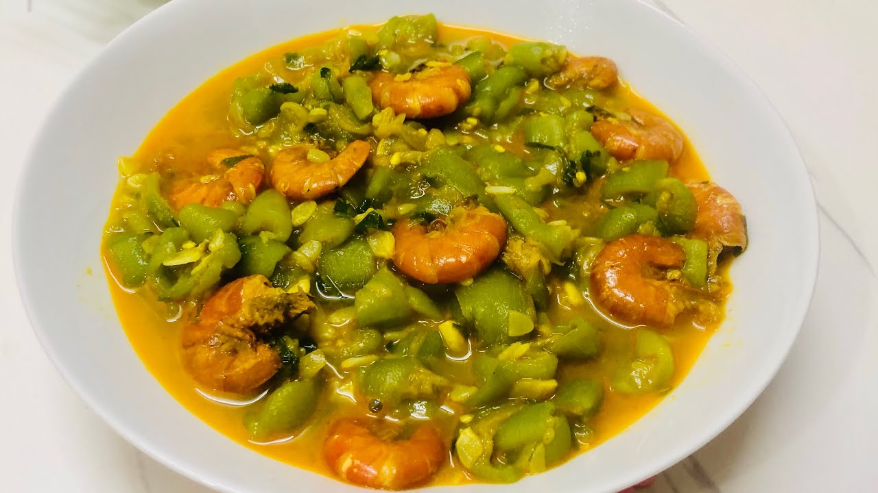 ঝিঙে দিয়ে চিংড়ি মাছের তরকারি রেসিপি || Bengali Jhinga Chingri Recipe ...