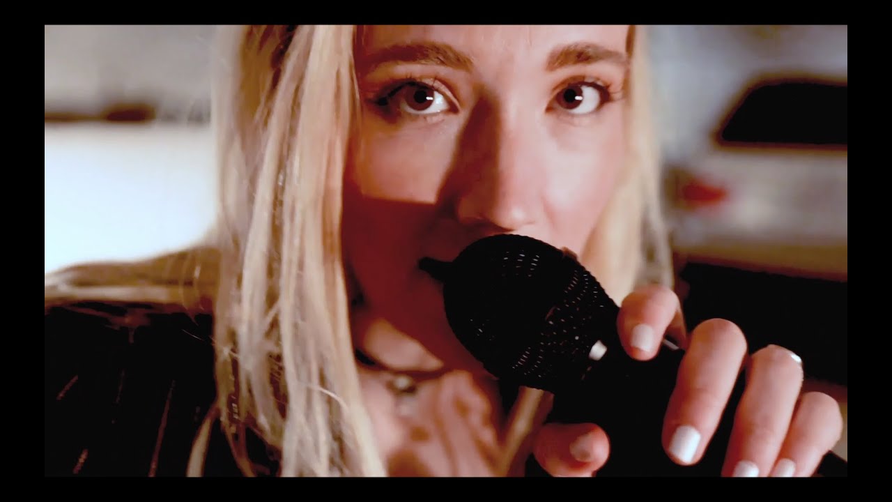 Chloé Caroline - Messy (Official Video) - YouTube