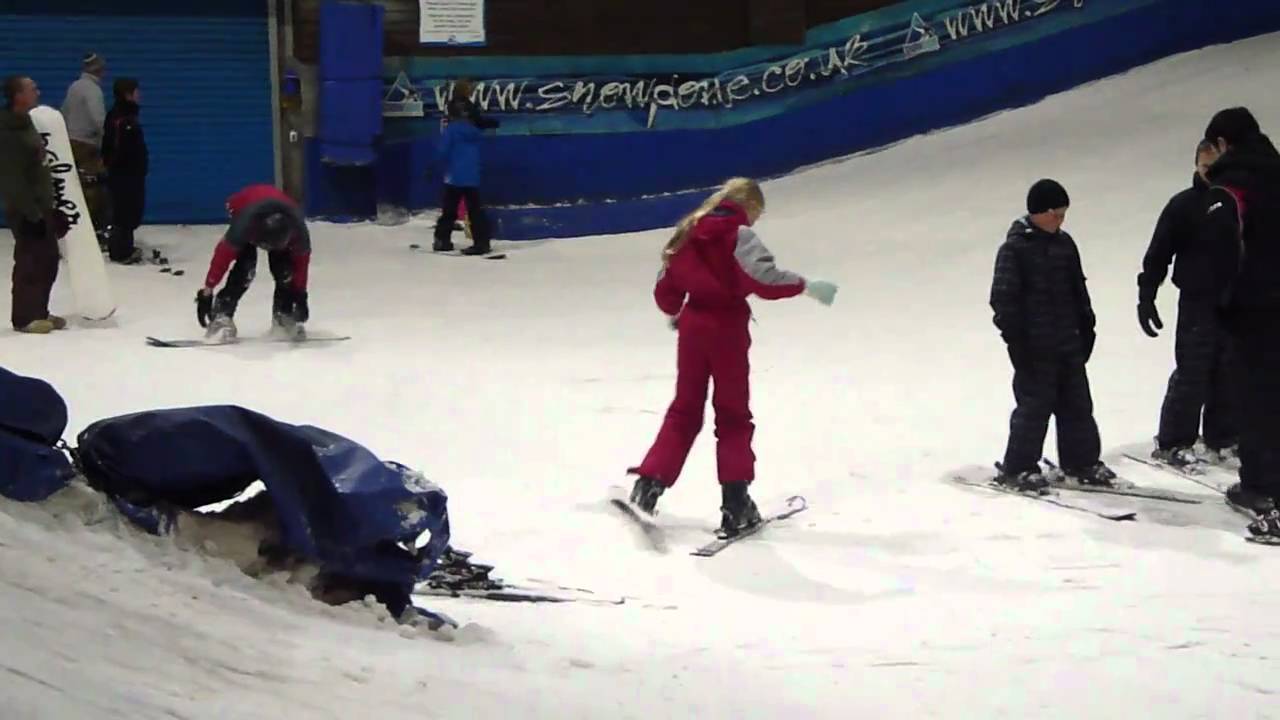 Emma's first ski lesson - YouTube