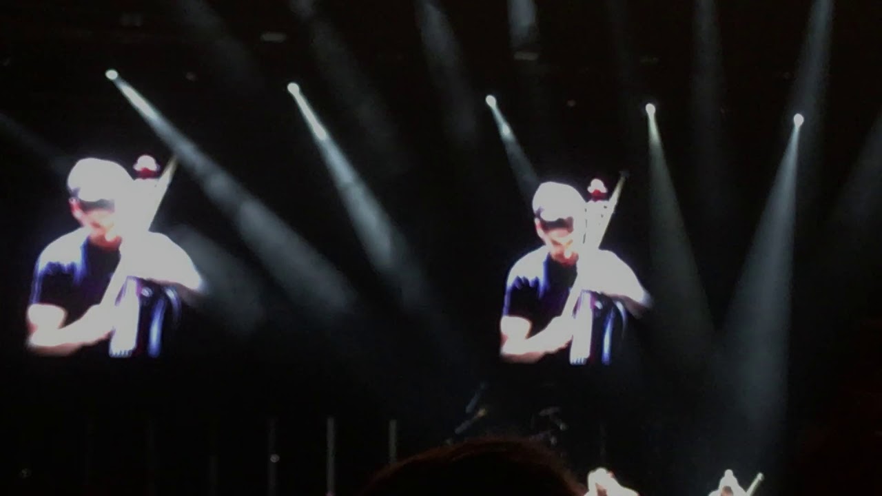 2Cellos Smooth Criminal-4-14-19 Orlando - YouTube