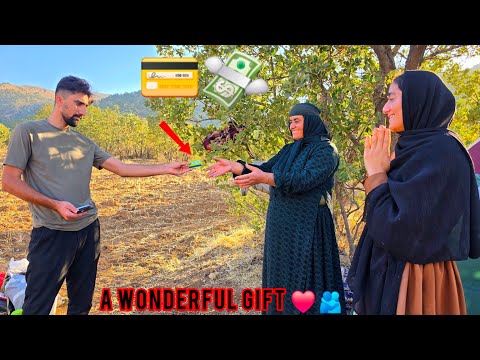Ein unerwartetes Geschenk eines jungen Schülers veränderte das Leben dieser obdachlosen Familie! 😱❤️