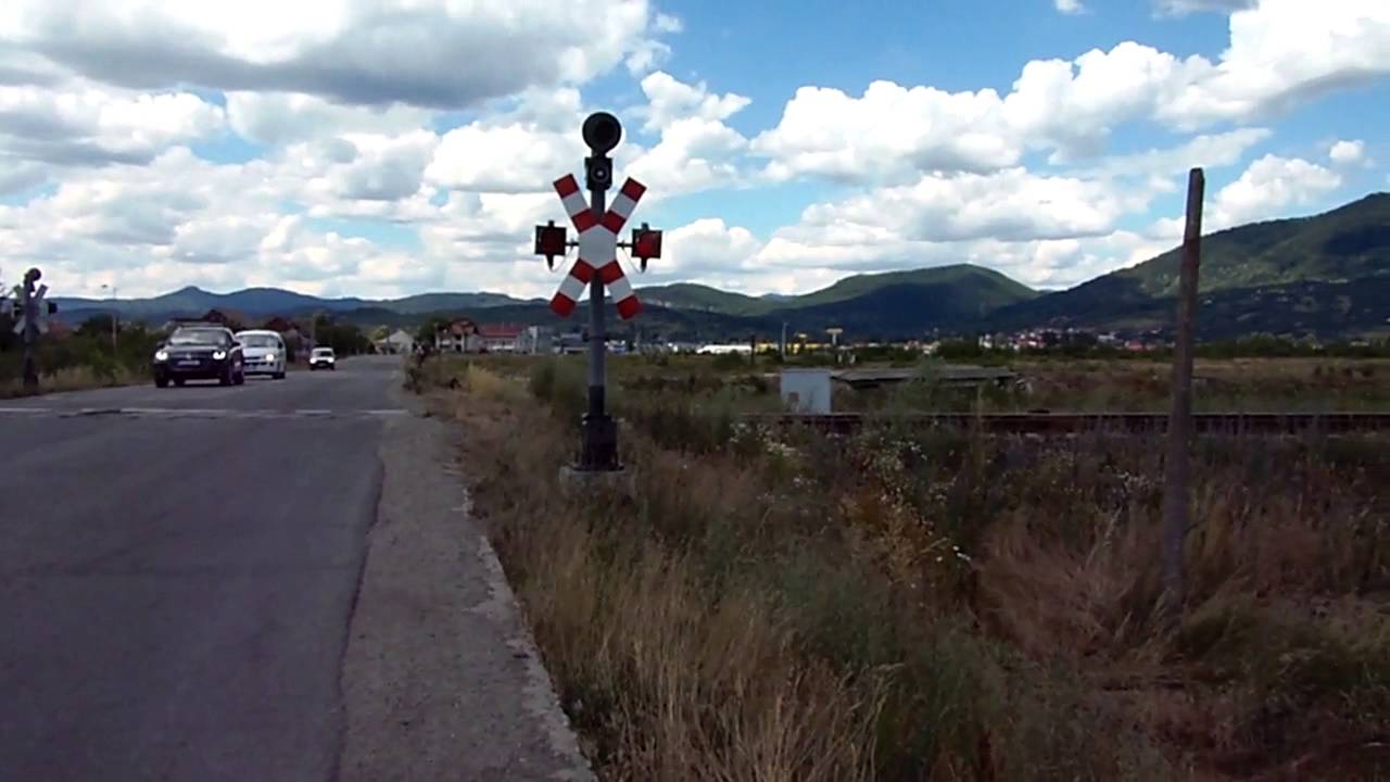 La semafor cu trenul IR Satu Mare - Bucuresti Nord. - YouTube
