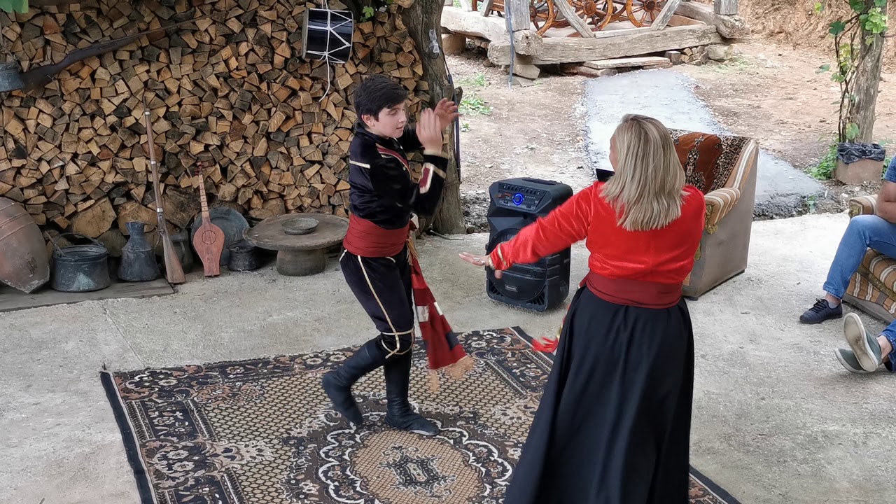 Georgian National Dances - YouTube