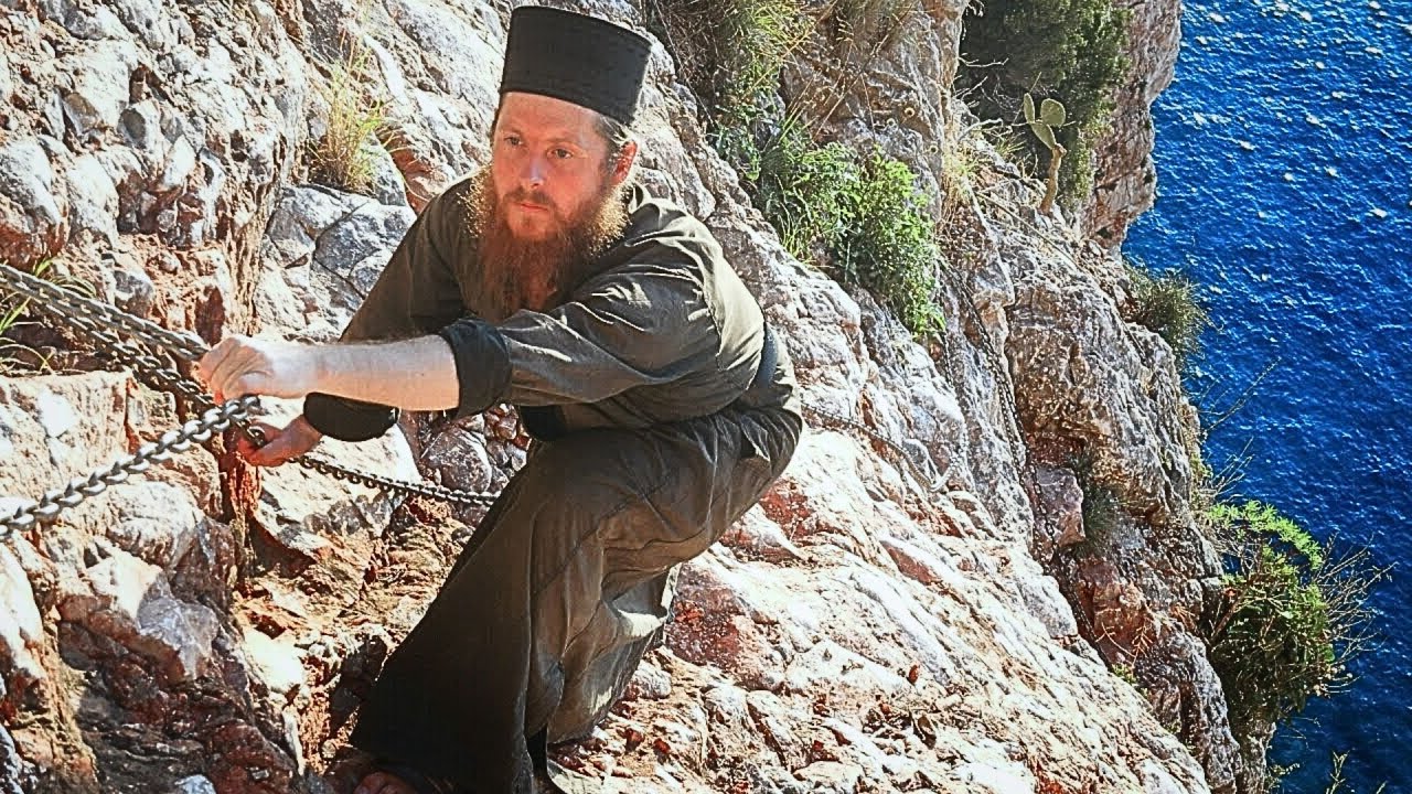 ΟΙ ΜΟΝΑΧΟΙ που ΖΟΥΝ στην ΑΚΡΗ του ΓΚΡΕΜΟΥ στο ΑΓΙΟΝ ΟΡΟΣ… (ΕΝΤΥΠΩΣΙΑΚΕΣ ...
