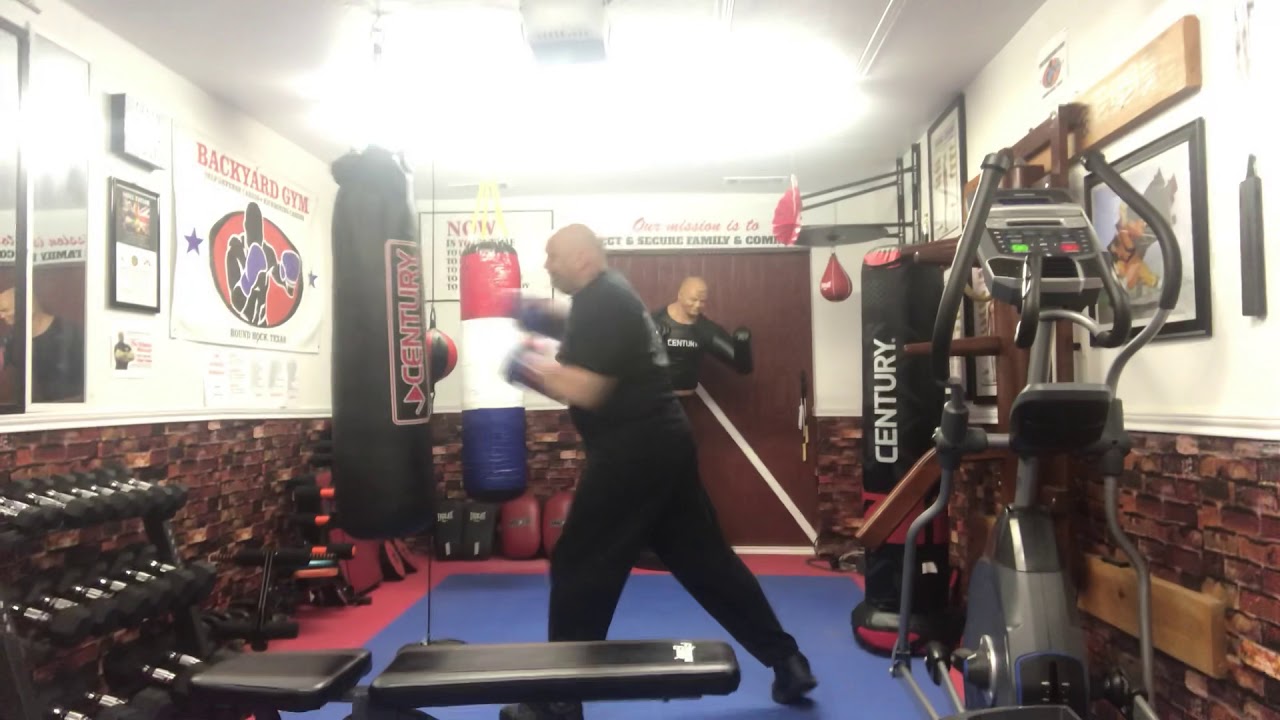 Boxing workout at home / Jabbing practice - YouTube