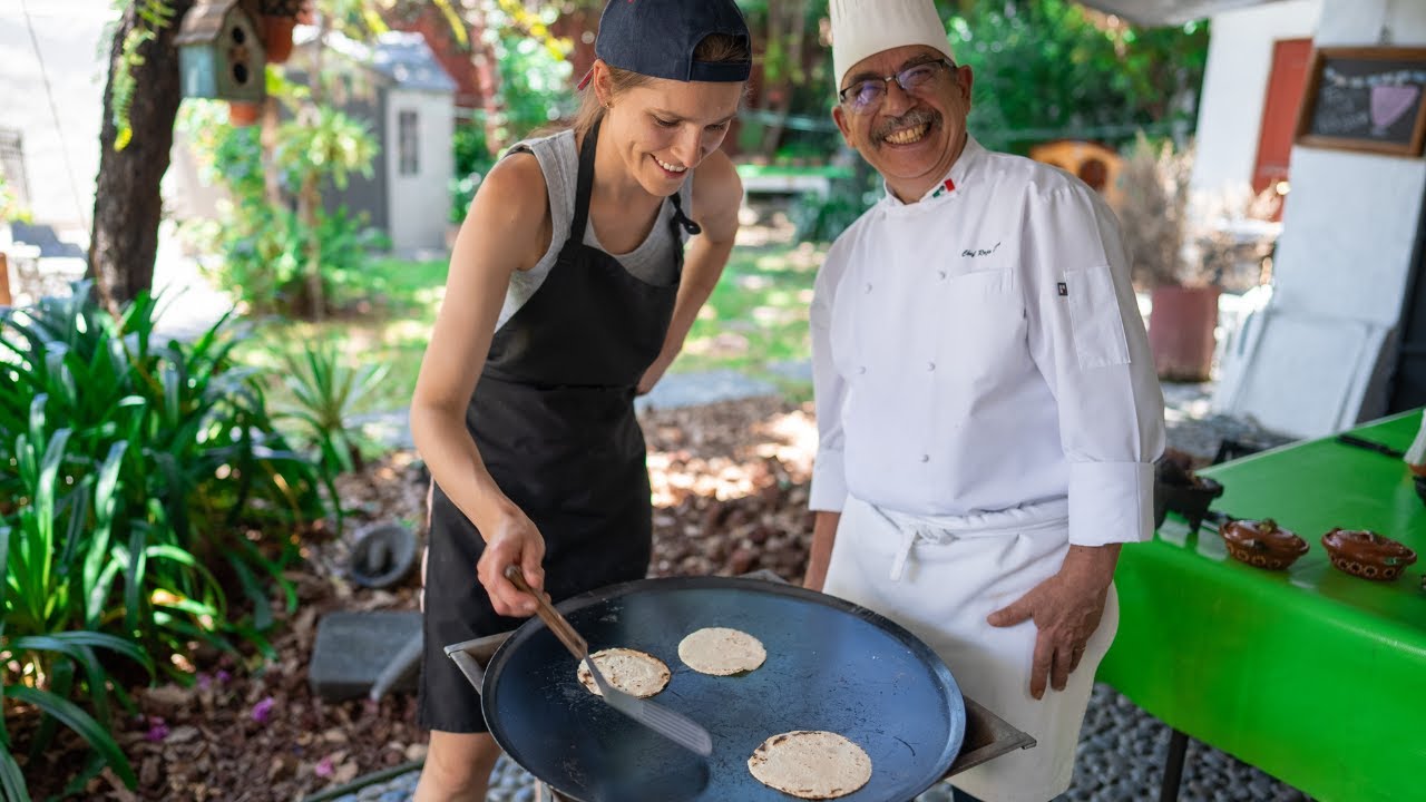 Baker cooking tacos with a local chef in Mexico - YouTube