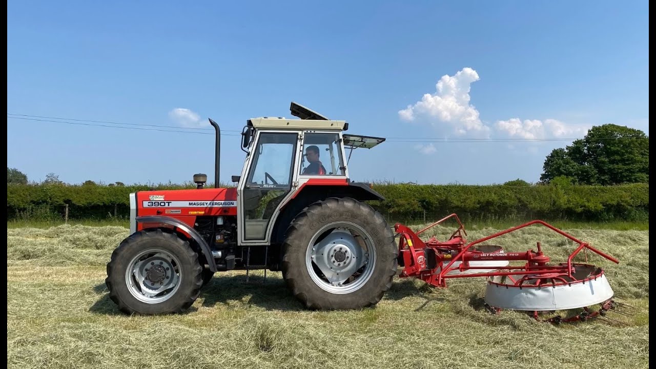 Hay 2023. Rowing up with the Massey 390T and Lely Rotunde rake. - YouTube