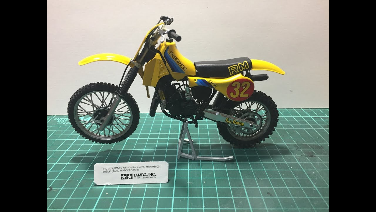 SUZUKI RM250 '81 プラモデルを作ってみました - YouTube