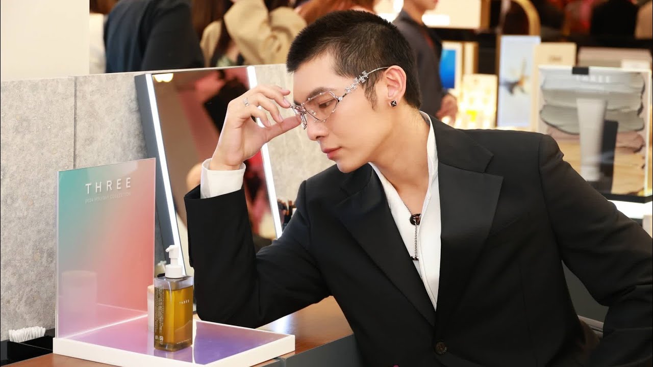 The Grand Arrival #mewsuppasit - YouTube