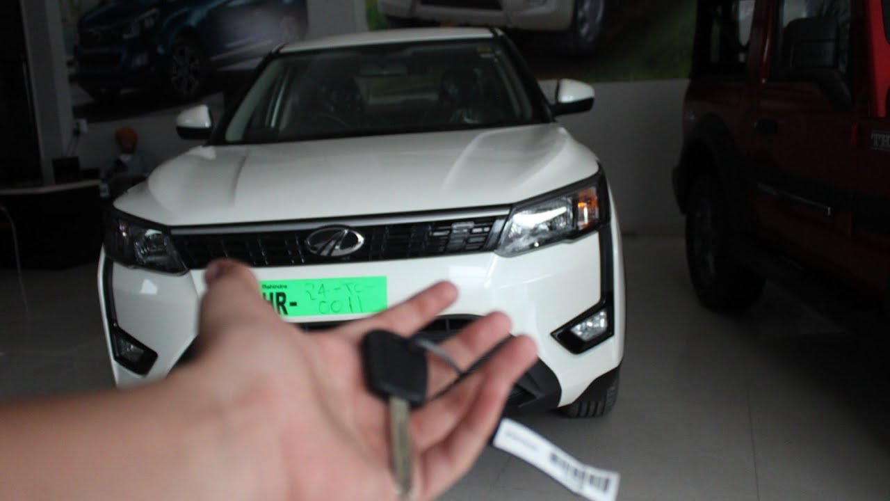 2021 Mahindra XUV300 W4! Detailed Walkaround Review | XUV300 Base Model ...