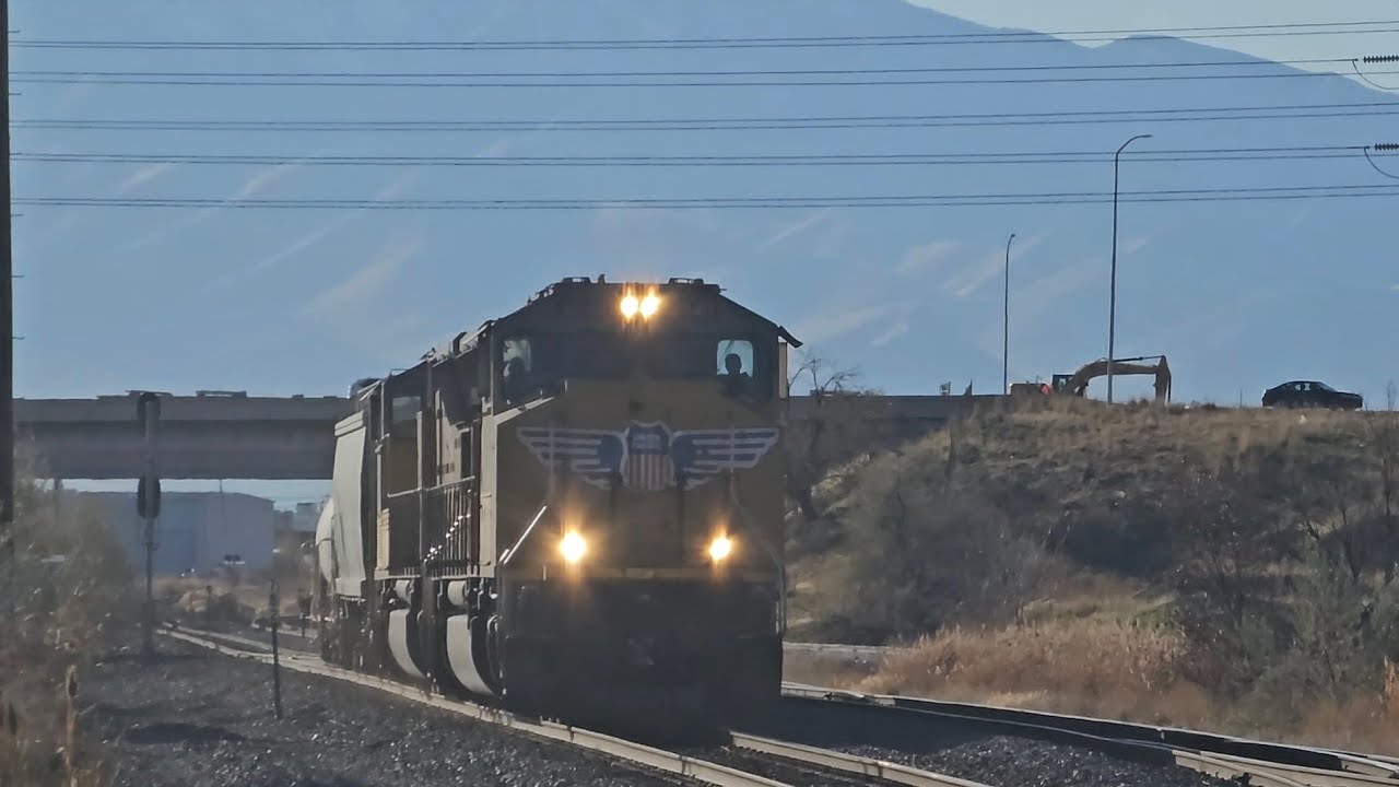 UP 4840 Leads a Short set of cars Through Orange Street (Recorded ...