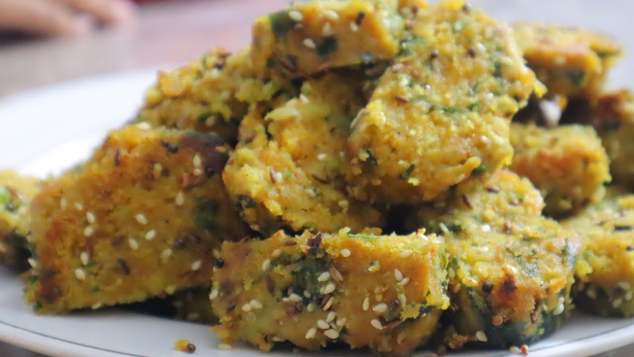 Doodhi Muthia | Lauki Muthia recipe |Steamed Bottle Gourd Muthiya ...