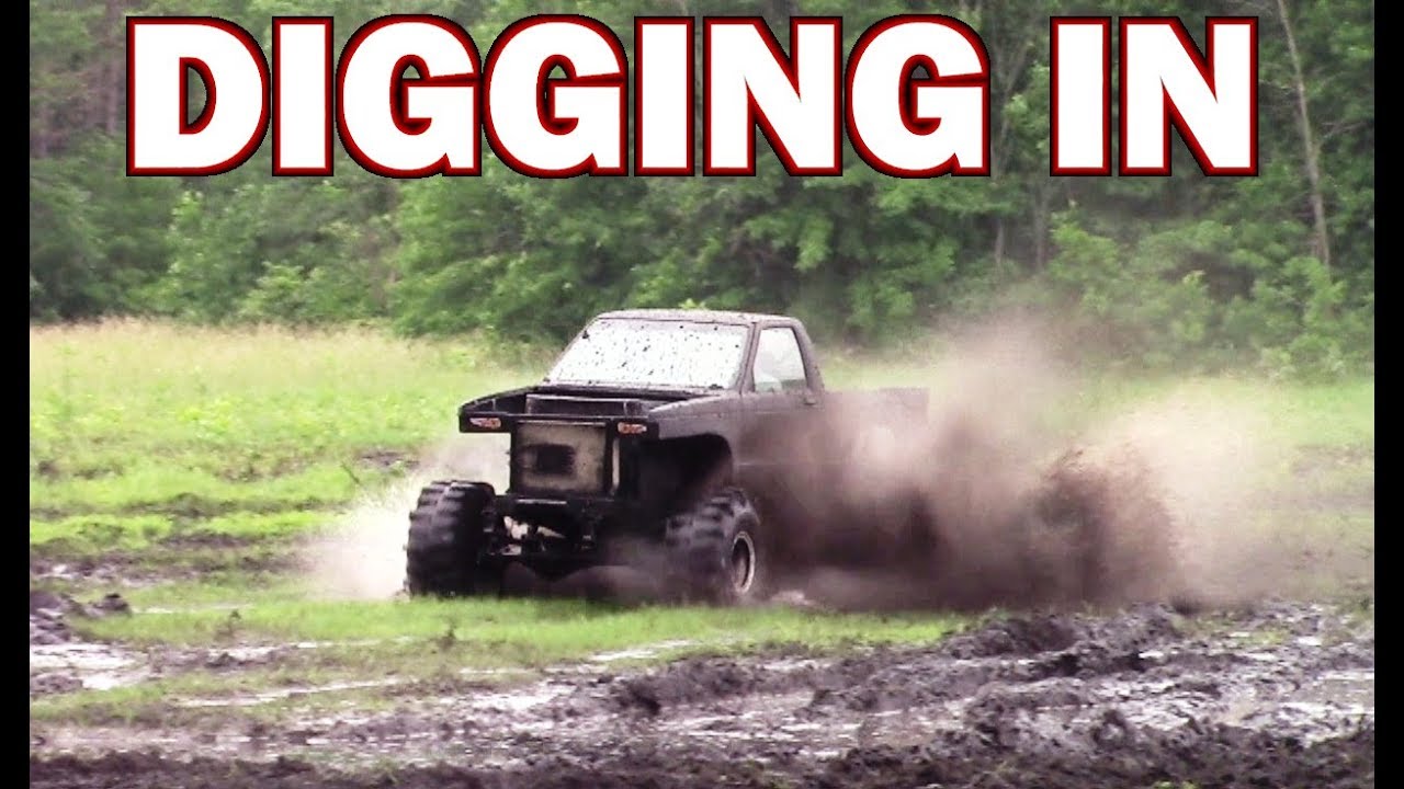 Little Truck Digging In At BFE Mud Bog June 2017 - YouTube