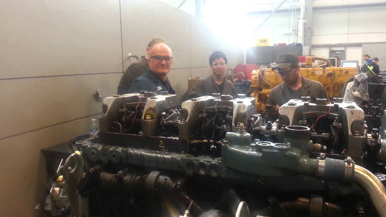 Detroit Diesel Series 60 Fire up - YouTube