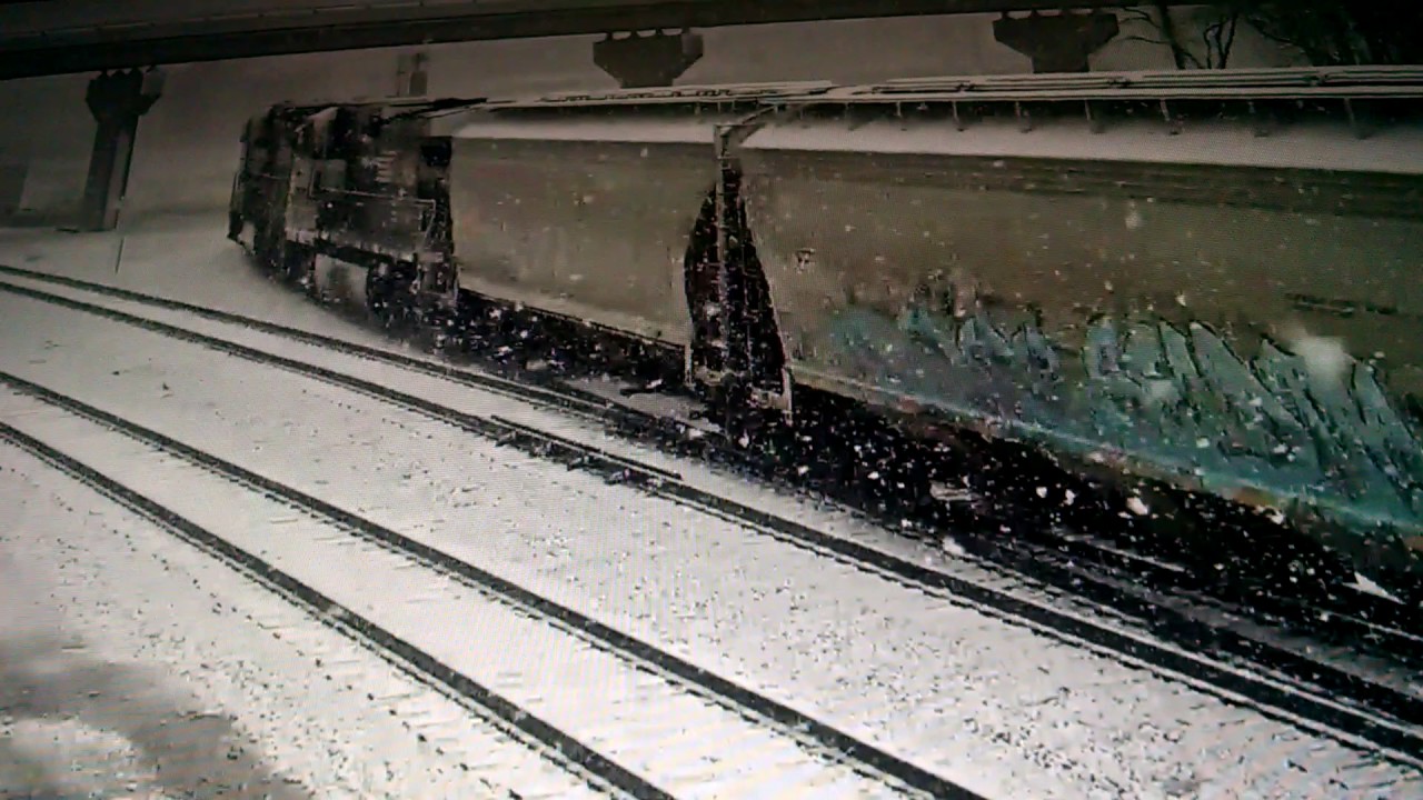 Old cn engine leading on a freight train in Bellevue ohio - YouTube