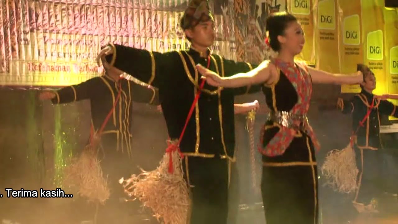 Tarian Sumazau oleh SMK Bahang Penampang Konsert KDCA ISCEP 2011 - YouTube