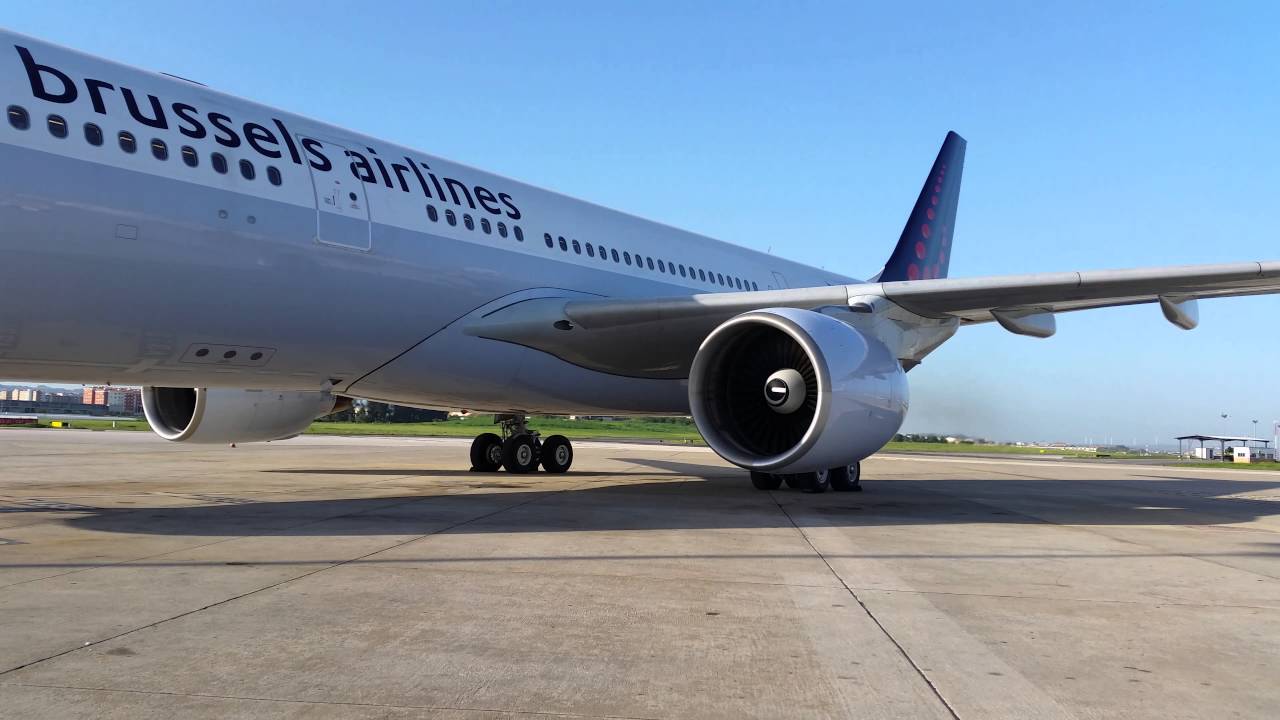 Pratt & Whitney PW4168 A330 Engine start up - YouTube