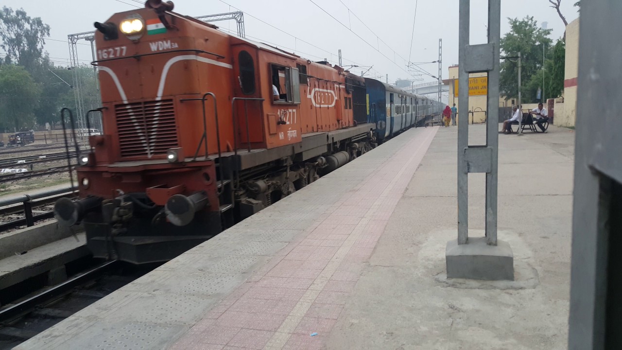 14086 haryana express arrive at bhiwani junction - YouTube