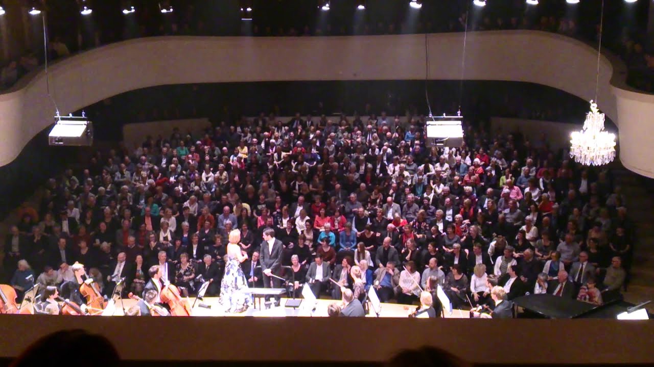 opera audience - YouTube