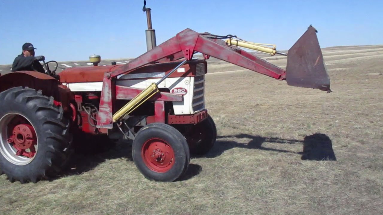 Lot 105 - 1959 International 560 2WD Loader Tractor - YouTube
