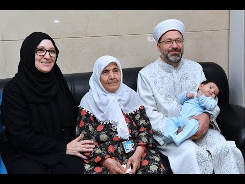 Diyanet İşleri Başkanı Erbaş, en yaşlı ve en küçük hacı adayı ile buluştu