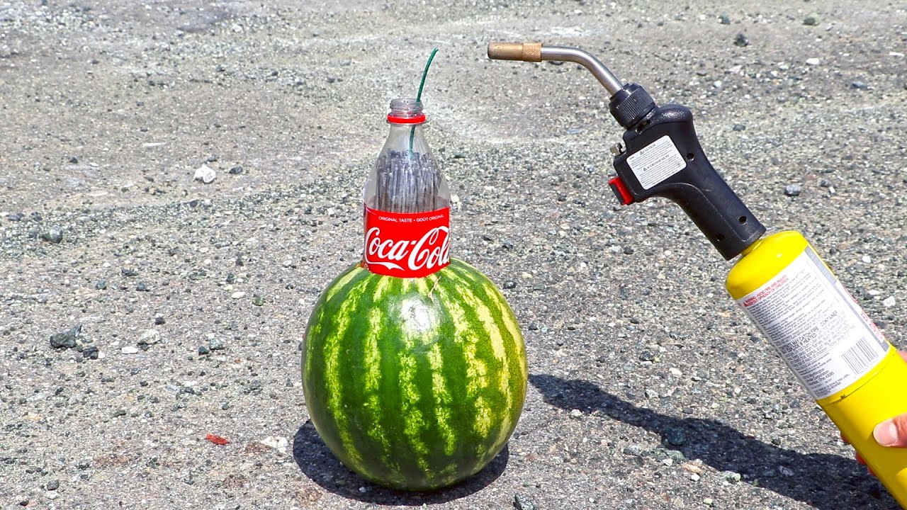 EXPERIENCE MELON D'EAU VS COCA COLA - YouTube