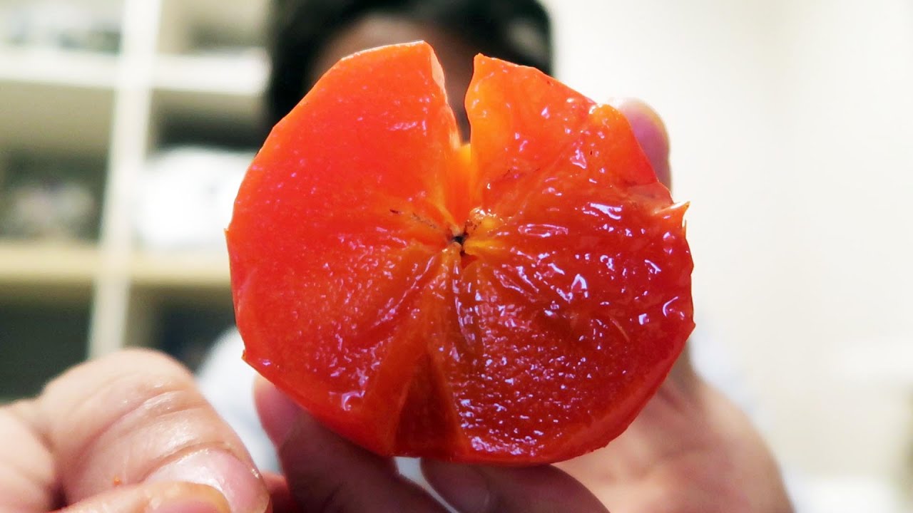 How to Eat a Persimmon: What it Tastes Like - YouTube