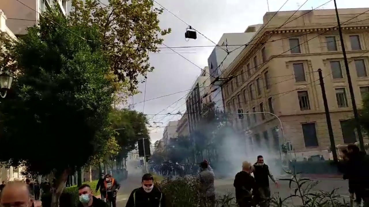 ΕΠΙΘΕΣΗ ΤΩΝ ΜΑΤ ΣΤΗ ΣΥΓΚΕΝΤΡΩΣΗ ΤΟΥ ΚΚΕ - YouTube