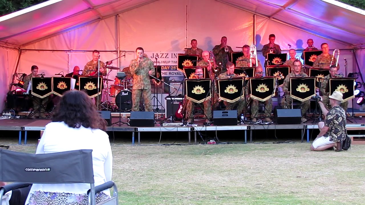 Australian Army Band Perth - Fly Me To The Moon - YouTube