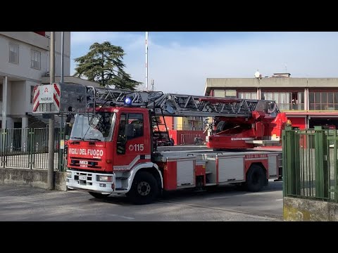 Partenza AutoScala Vigili del Fuoco Vicenza in emergenza. - YouTube