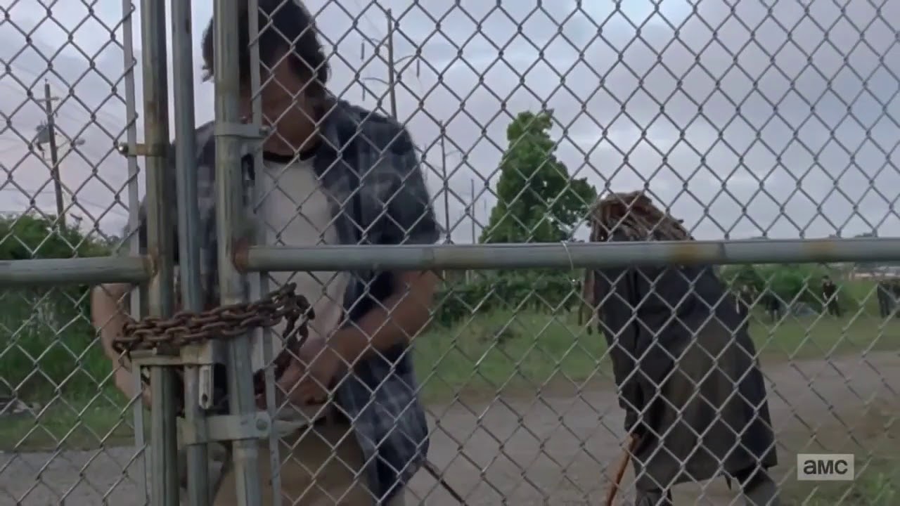 The Walking Dead 8x04 : Jerry cuts Savior in half & saves Ezequiel ...