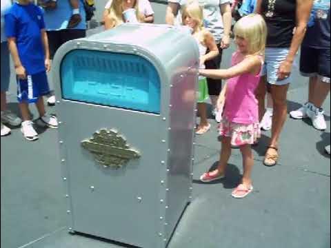 Push The Talking Trash Can At Walt Disney World - YouTube