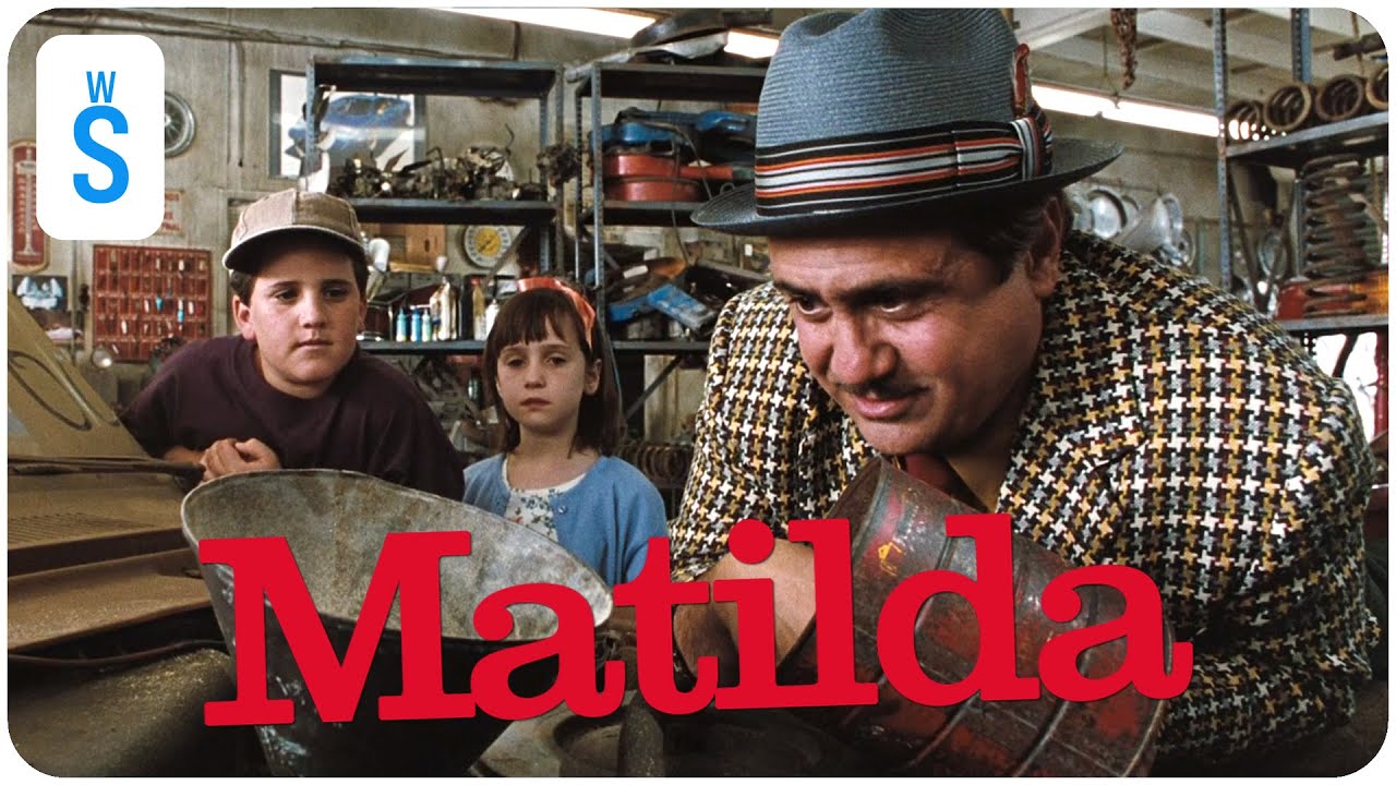 Matilda (1996) | Scene: Super super glue - YouTube