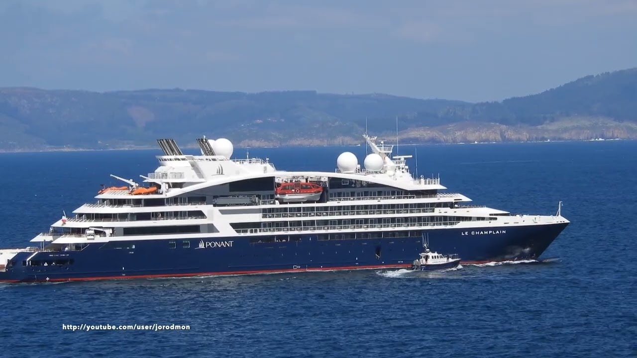 Cruise Ship LE CHAMPLAIN arrives in A Coruña [4K] - YouTube