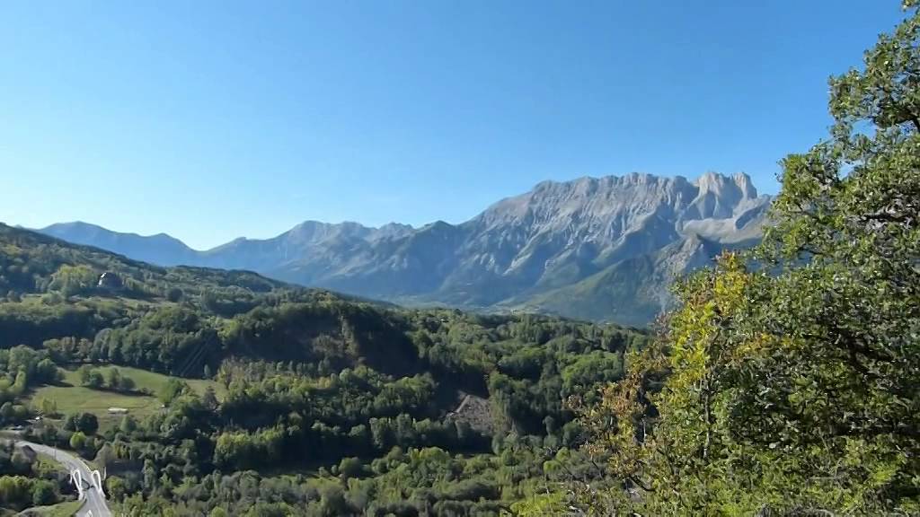 Le Chateau de Saint Firmin dans les Hautes-Alpes - YouTube